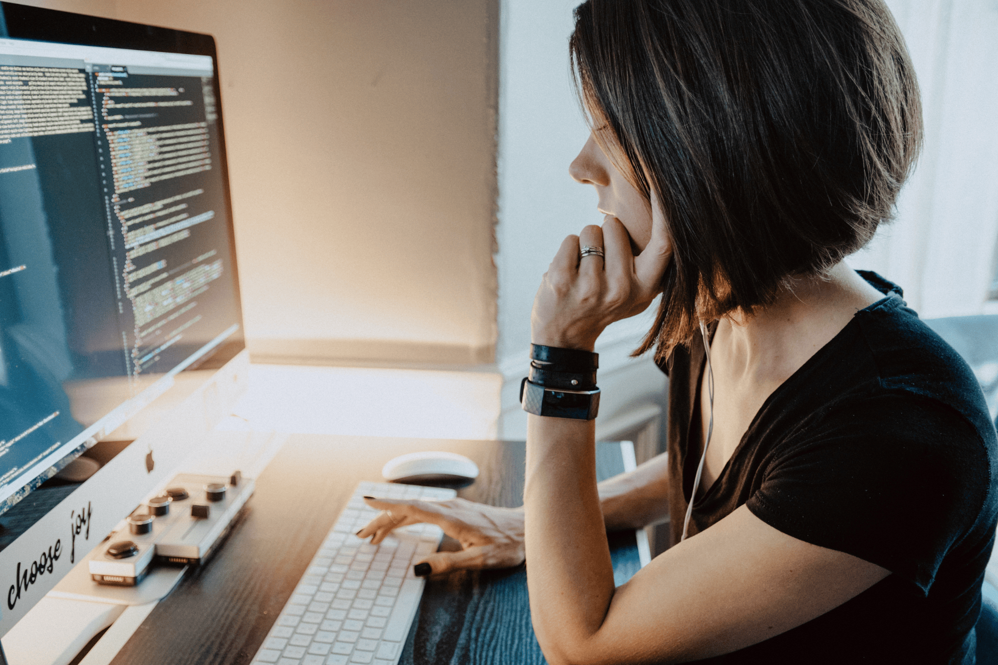 Programmer vs Developer vs Engineer: What's the Difference? - Iglu Programmer vs Developer vs Engineer: What's the Difference? - Iglu