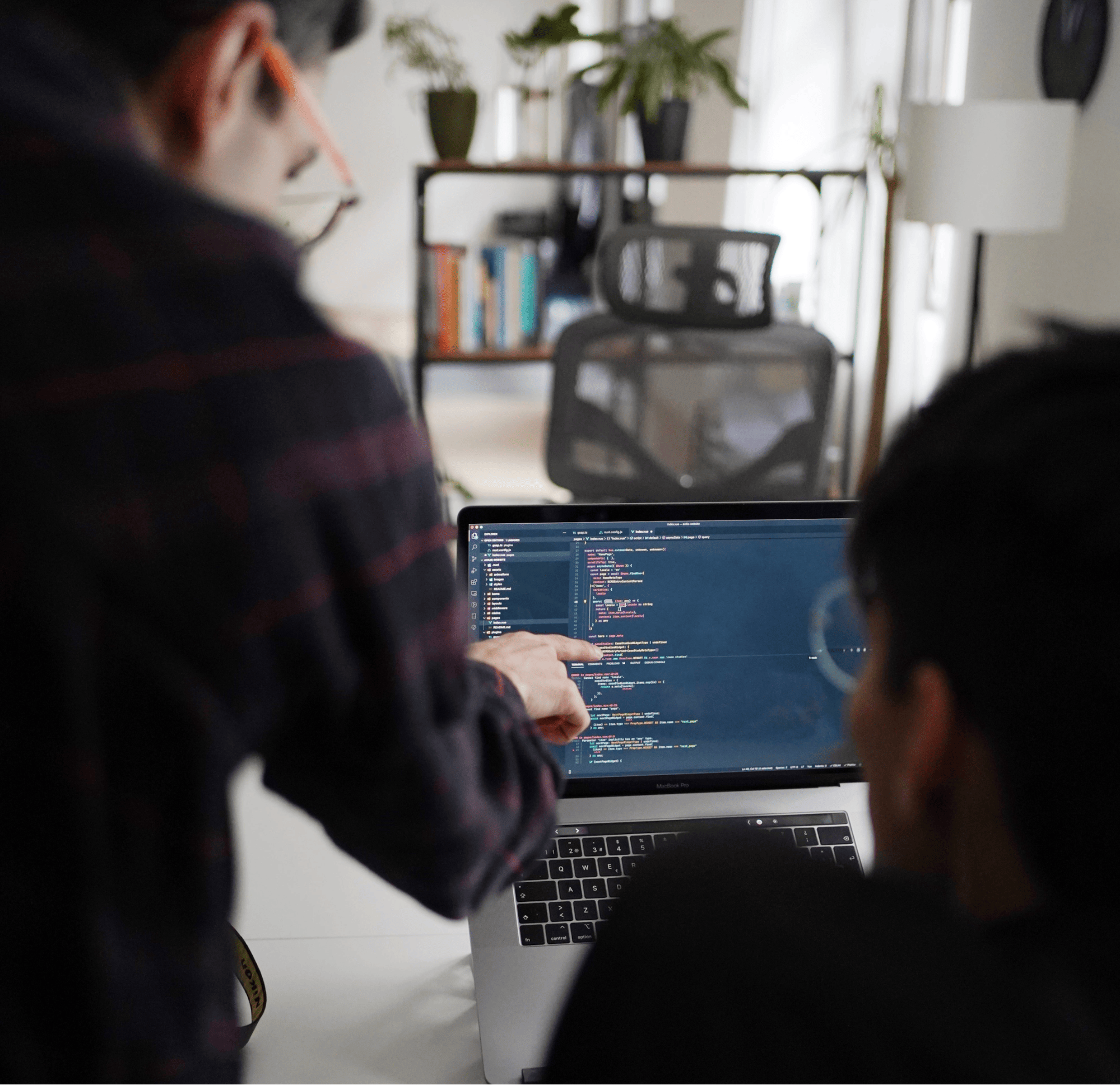 Programmer vs Developer vs Engineer: What's the Difference? - Iglu Programmer vs Developer vs Engineer: What's the Difference? - Iglu