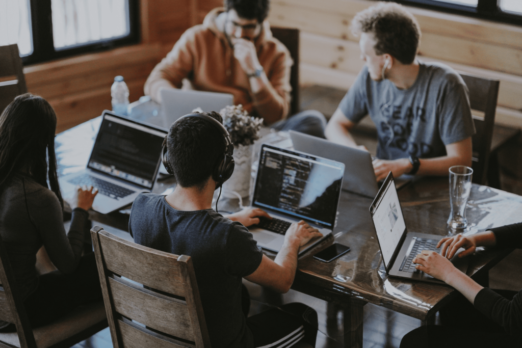 Programmer vs Developer vs Engineer: What's the Difference? - Iglu Programmer vs Developer vs Engineer: What's the Difference? - Iglu